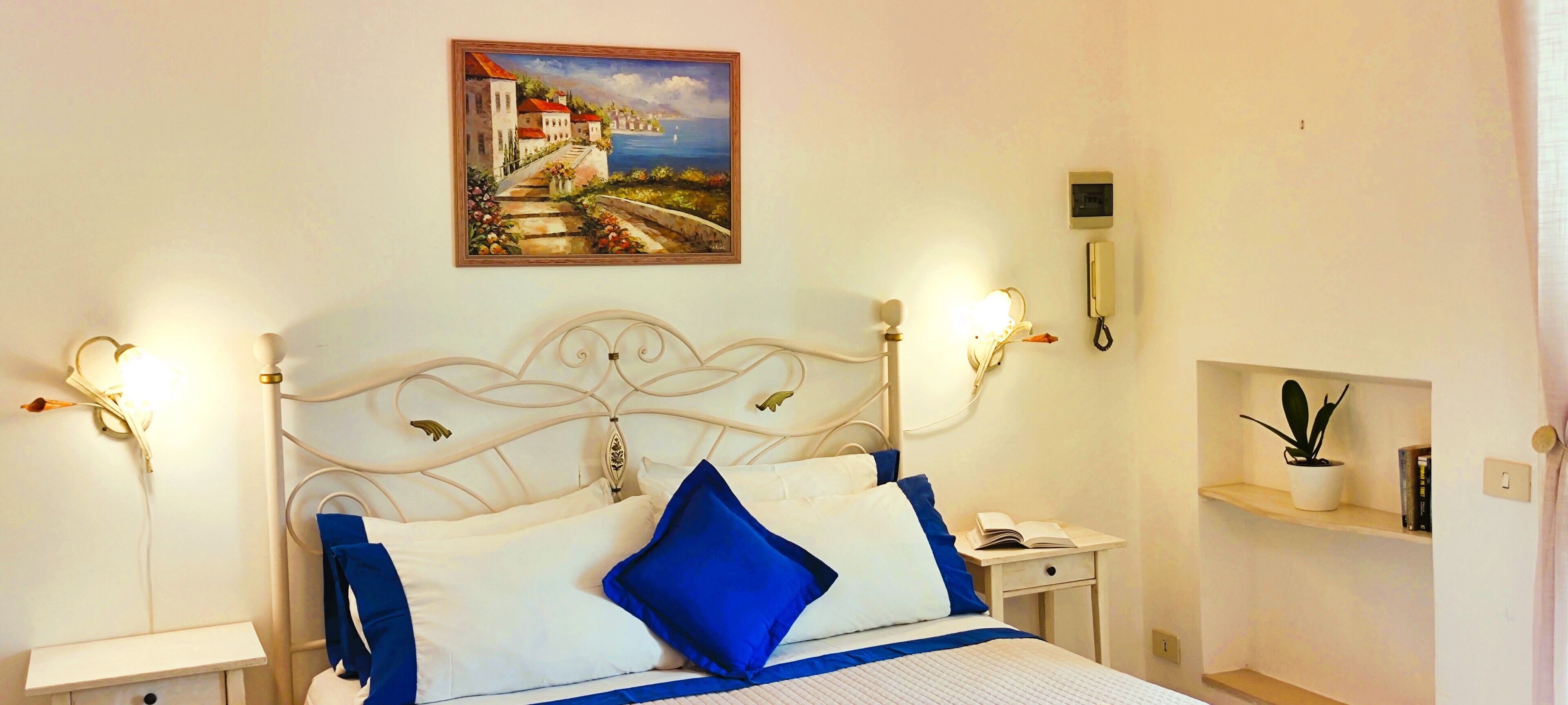 Minibar, cofre no quarto, secretária, cortinas/cortinados opacos 