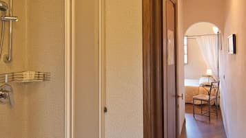 Quarto casal | Banheiro | Chuveiro, toalhas de banho