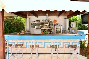 Bar junto à piscina