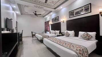 Quarto Familiar, 2 camas queen-size | Camas de colchão Select Comfort, minibar, cofre no quarto