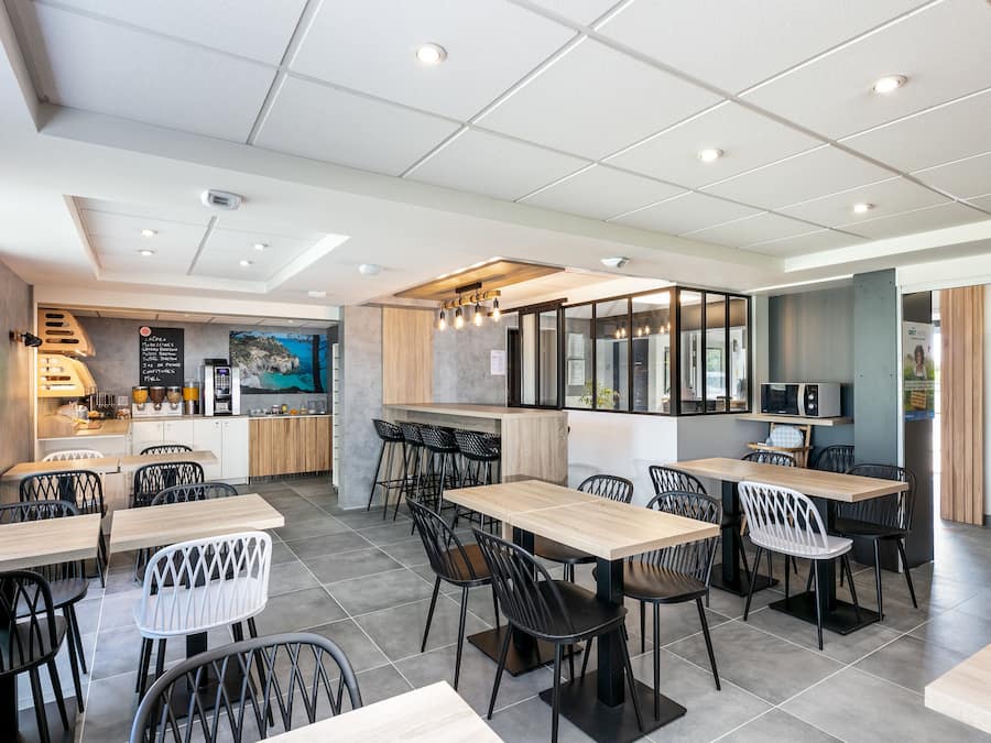 Pequeno-almoço tipo buffet diário (10 EUR por pessoa)