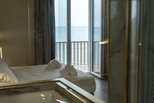 Quarto real | Roupas de cama premium, frigobar, cofres nos quartos, escrivaninha