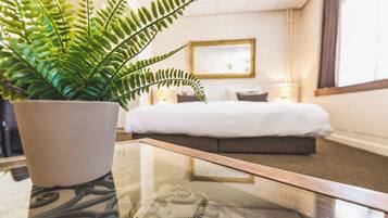 Quarto Duplo Superior | Edredões de penas, cofre no quarto, secretária, ferro/tábua de engomar