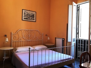 Quarto casal | Wi-Fi (sobretaxa), roupa de cama