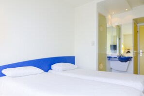 Quarto Twin, 2 camas individuais | Com mobília individualizada, secretária 