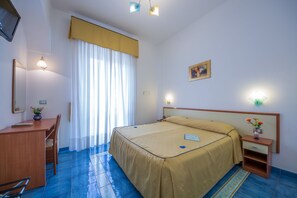 Frigobar, cofres nos quartos, individualmente decorados