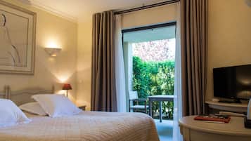 Quarto casal conforto | Roupas de cama premium, frigobar, cofres nos quartos