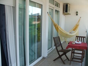 Casa de Férias Comfort, vários quartos, vista para o jardim, junto à montanha | Varanda