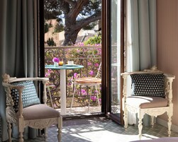 Suíte júnior | Área de estar | TV de tela plana