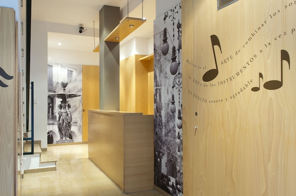 Aspasios Plaza Real Apartments - Barcelona