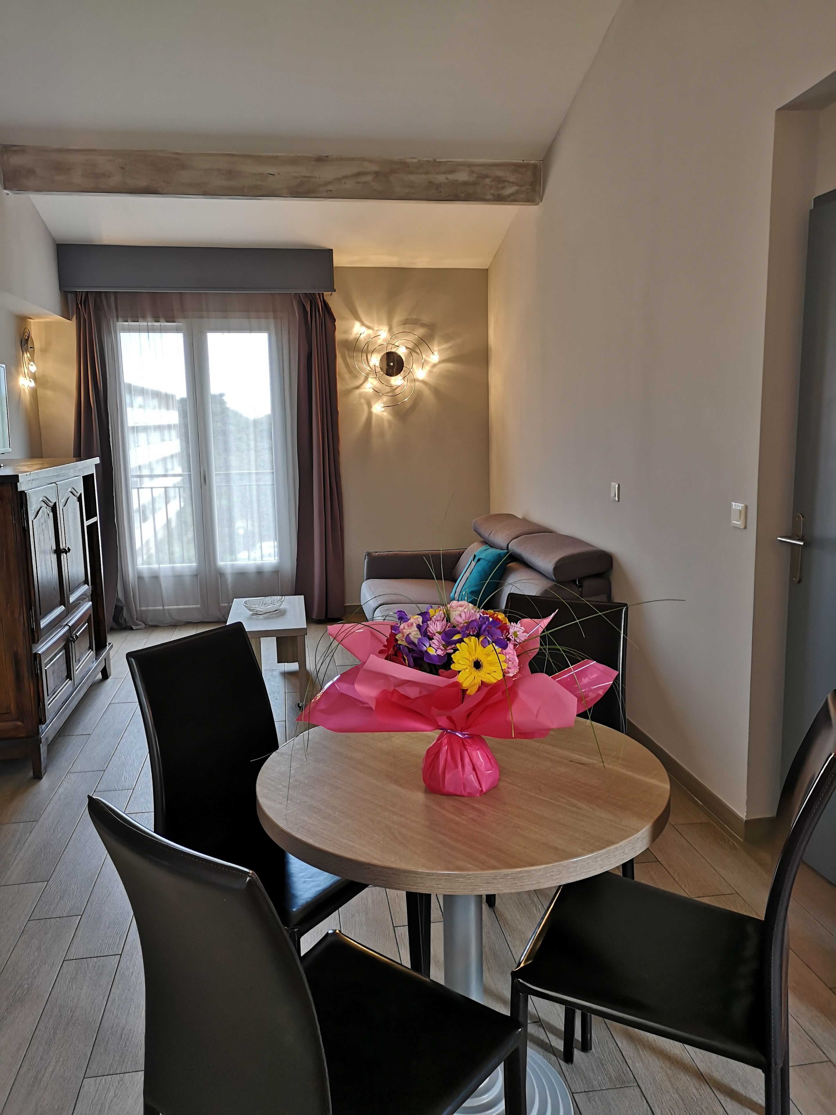 Apartamento, 1 cama de casal e sofá-cama, cozinha | Sala | TV de ecrã plano, escritórios 