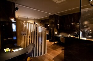 Almoços e jantares servidos, incluindo cozinha italiana 