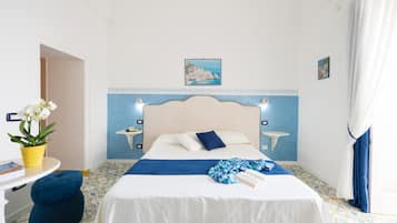Quarto casal ou duplo conforto | Frigobar, cofres nos quartos, escrivaninha, Wi-Fi de cortesia