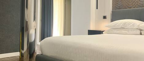 Quarto Deluxe, 1 cama queen-size | 1 quarto, cofre no quarto