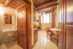 Frigobar, escrivaninha, Wi-Fi de cortesia