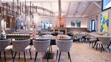 Pequenos-almoços servidos, cozinha alemã, com vista para o jardim