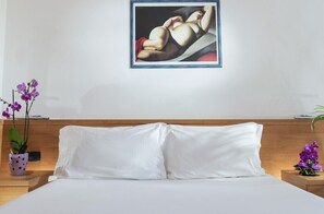 Apartamento, 2 quartos (Large) | Frigobar, cofres nos quartos, Wi-Fi de cortesia, roupa de cama