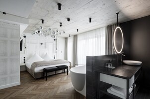 Quarto Duplo (Large Plus) | Casa de banho | Artigos de higiene pessoal grátis, um secador de cabelo, roupões 