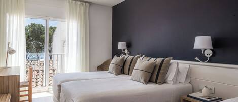 Quarto triplo | Cofres nos quartos, Wi-Fi de cortesia, roupa de cama