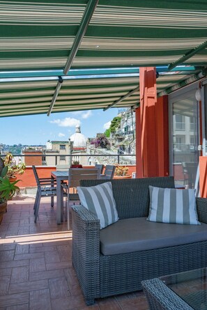 Quarto quádruplo superior | Terraço/pátio