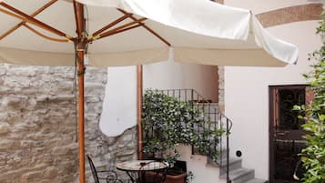 Café da manhã com buffet todos os dias (EUR 15 por pessoa)