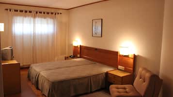 Quarto duplo | Cofres nos quartos, escrivaninha, Wi-Fi (sobretaxa), roupa de cama