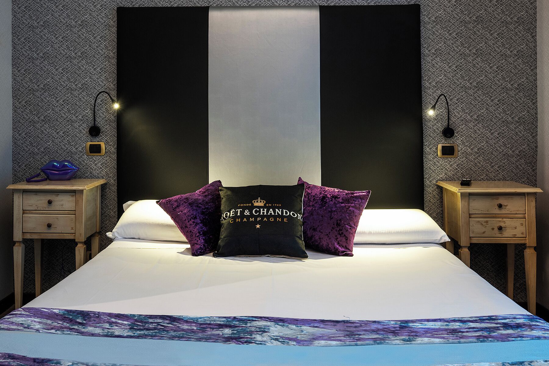 Roupa hipoalergénica, minibar, cofre no quarto, quartos insonorizados 