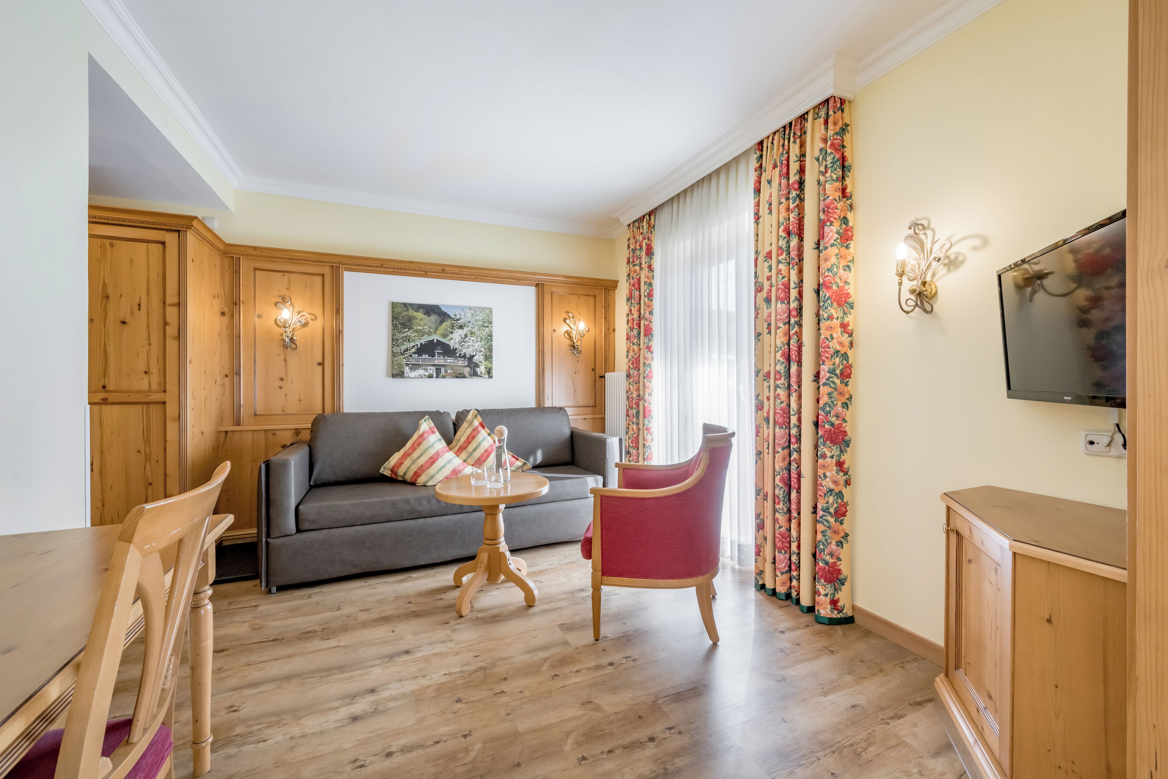 Suite-Estúdio Panorâmica, 1 quarto, varanda, vista para a montanha | Roupa hipoalergénica, cofre no quarto, com decoração personalizada 