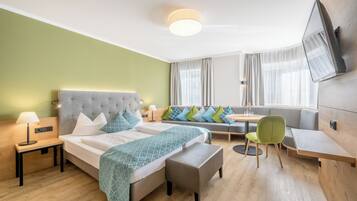 Suite-Estúdio Comfort | Sala de estar | Televisor de ecrã plano de 40 polegadas com canais por cabo, televisor