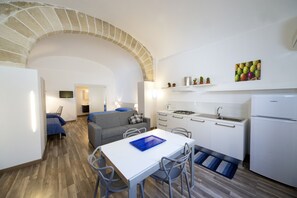 Apartamento | Cozinha americana privada | Geladeira, cafeteira/chaleira, chaleira elétrica, chapa