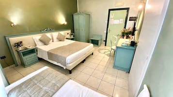 Quarto Triplo Clássico | Roupa hipoalergénica, edredões de penas, camas de colchão pillowtop