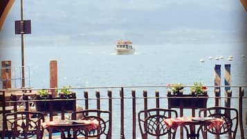 Culinária internacional, restaurante ao ar livre