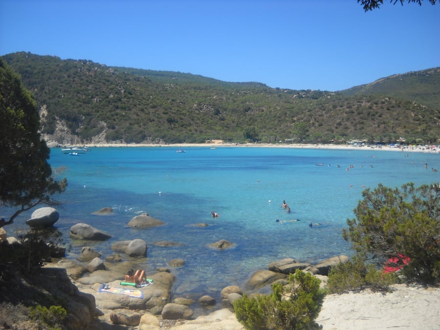 Perto da praia, autocarro para a praia, toldos de praia (sobretaxa)