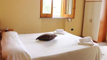 Quarto Duplo para 1 Pessoa, vista para o mar | Lençóis italianos Frette, camas de colchão viscoelástico, minibar