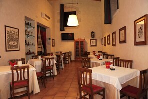 Café da manhã completo grátis