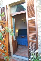 Quarto Duplo ou Twin Económico, no rés do chão | Roupa de alta qualidade, minibar, com mobília individualizada 