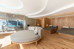 Sala(s) para tratamentos a casais, sauna, banheira de hidromassagem