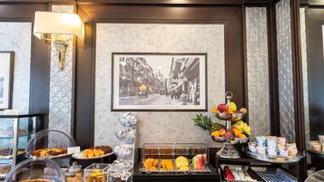 Café da manhã com buffet todos os dias (EUR 10 por pessoa)