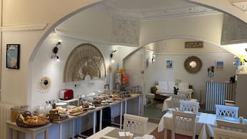 Serviço de café da manhã, culinária local, vistas para o jardim
