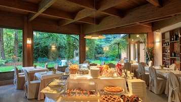 Café da manhã continental grátis todos os dias