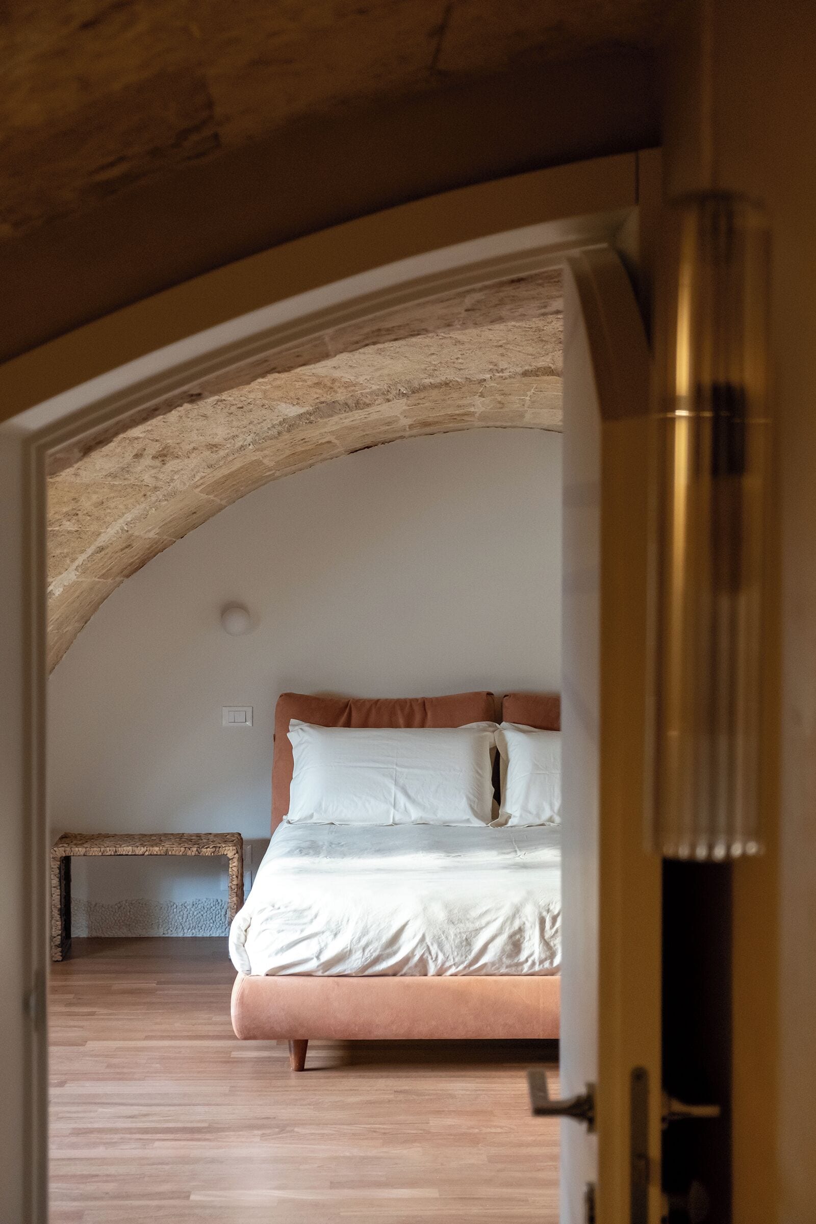 Suite Sénior (Baia delle Zagare) | Roupa de alta qualidade, minibar, cofre no quarto 