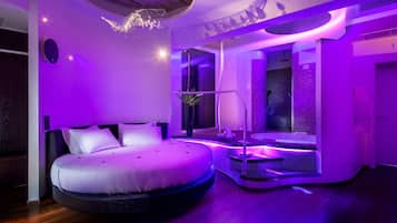 Suite Executiva | Minibar, cofre no quarto, Wi-fi grátis, roupa de cama fornecida