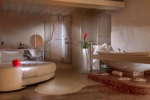 Suite Executiva | Minibar, cofre no quarto, Wi-fi grátis, roupa de cama fornecida 