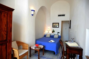Quarto solteiro econômico, 1 cama de solteiro grande, vista para o mar | Frigobar, cofres nos quartos, Wi-Fi de cortesia, roupa de cama