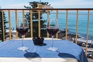 Quarto Duplo, vista para o mar | Terraço/pátio interior