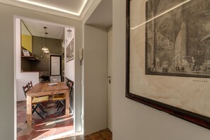 Apartamento (6 pax) | Área de estar | TV de tela plana, DVD player