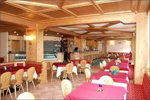 Pequeno-almoço tipo buffet diário incluído 