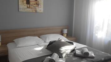 Suite, 2 quartos, varanda | Lençóis de algodão egípcio, roupa hipoalergénica