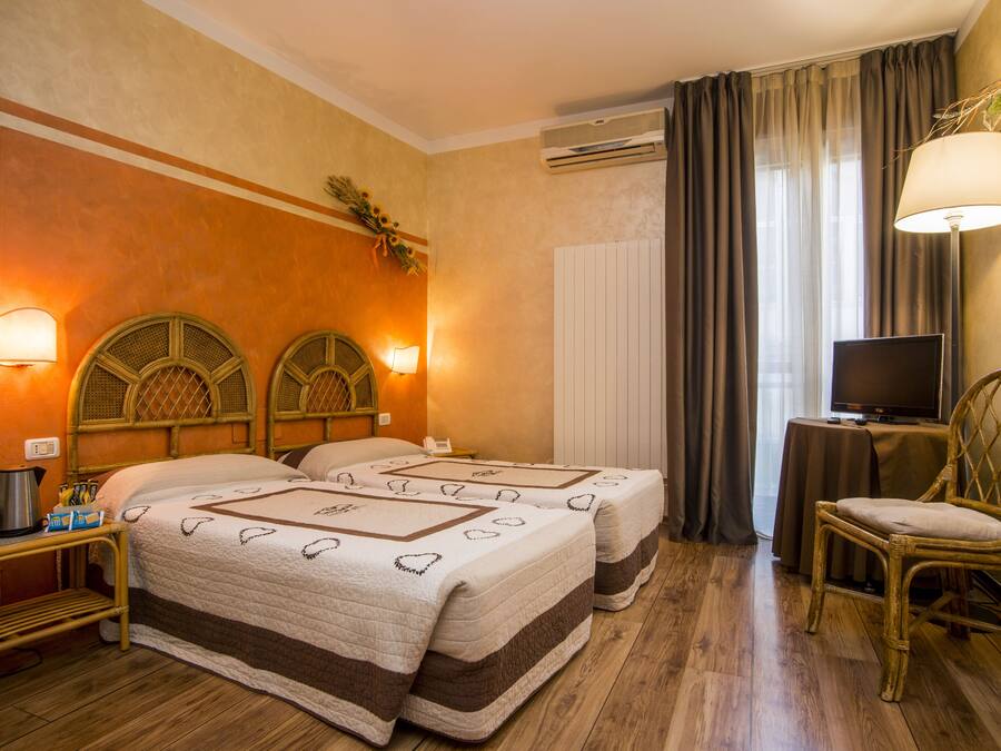 Cofre no quarto, secretária, Wi-fi grátis