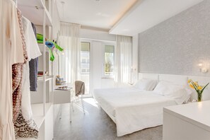 Frigobar, cofres nos quartos, escrivaninha, Wi-Fi de cortesia